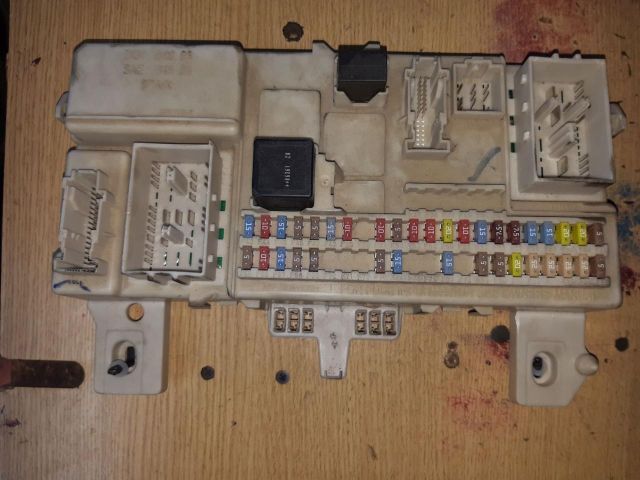 V50 Biztosítéktábla Motortér